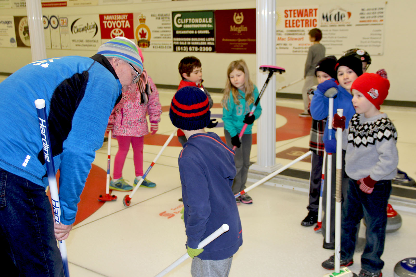 Learn to curl at the Vankleek Hill Curling Club - The Review Newspaper